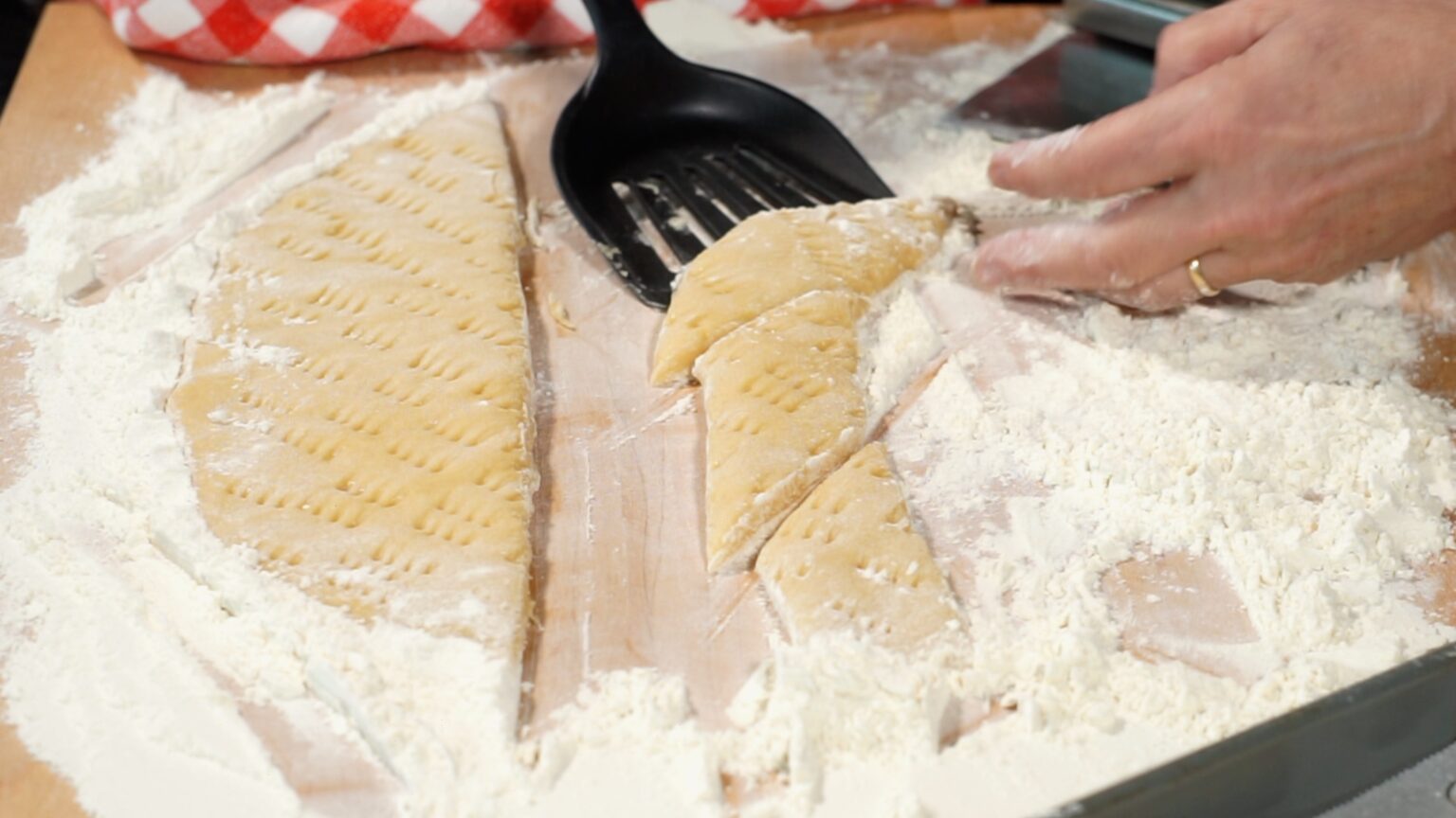 Pastette (Calabrian Milk Cookies) - Marisa Mariella